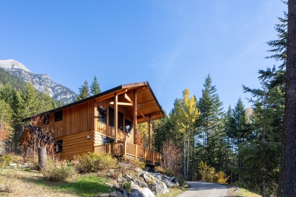 Mount 7 Lodges | Golden BC | Kicking Horse Mountain Resort | Cabins ...
