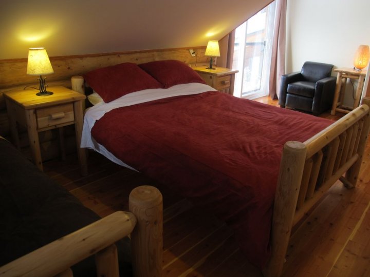smiley-wolf-cabin-04 | Mount 7 Lodges